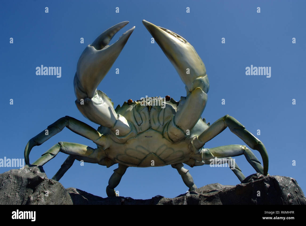 Blue crab statue hi-res stock photography and images - Alamy