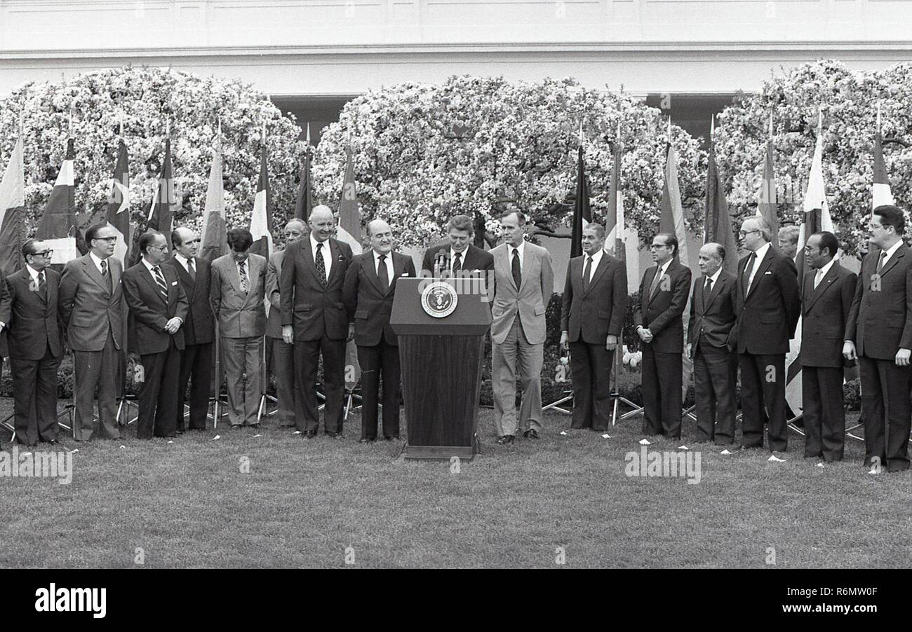 People In Poland - Ronald Reagan at the podium Stock Photo - Alamy