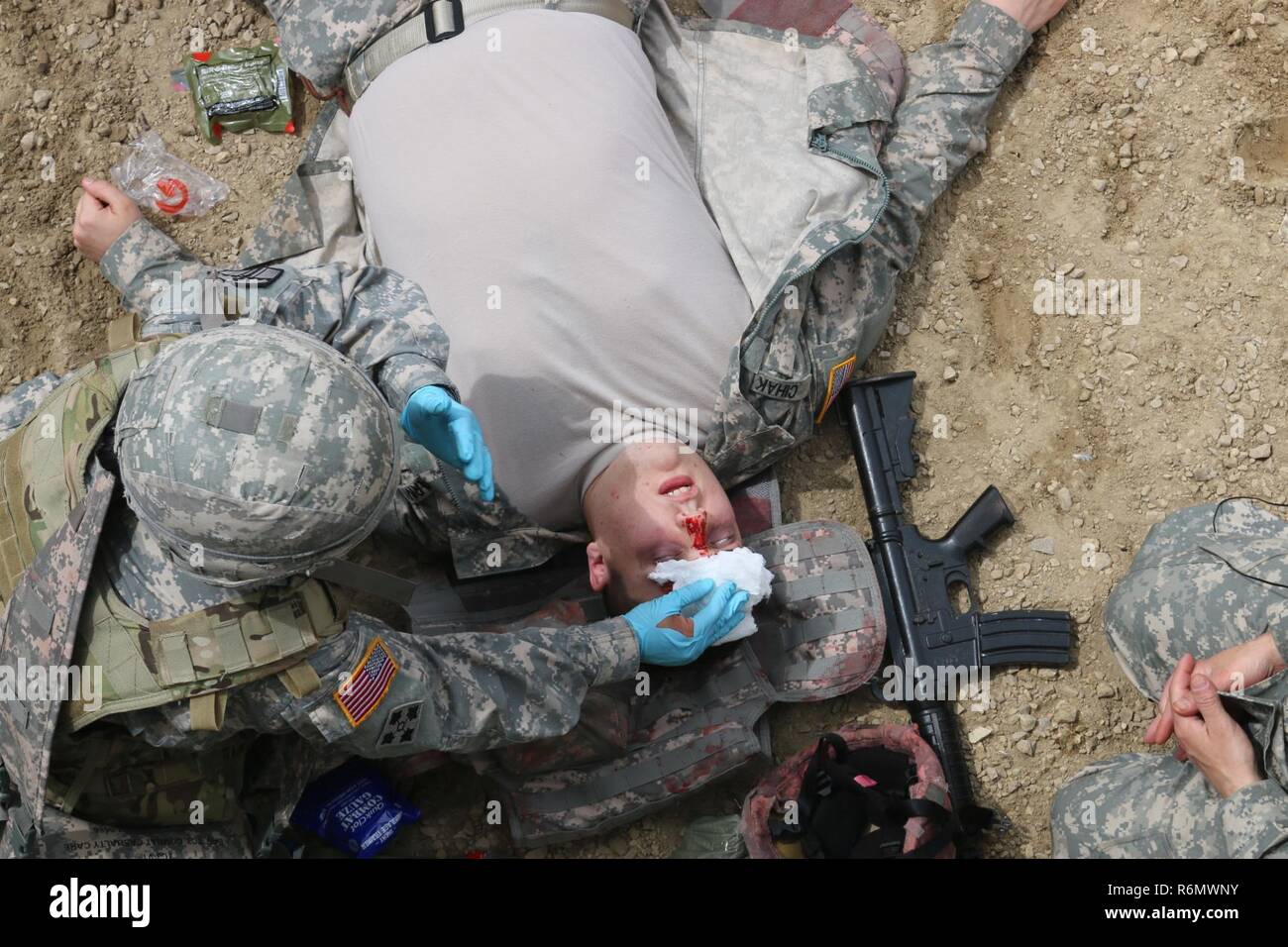 Soldiers participating in the Red Dragon 2017 exercise learn about ...