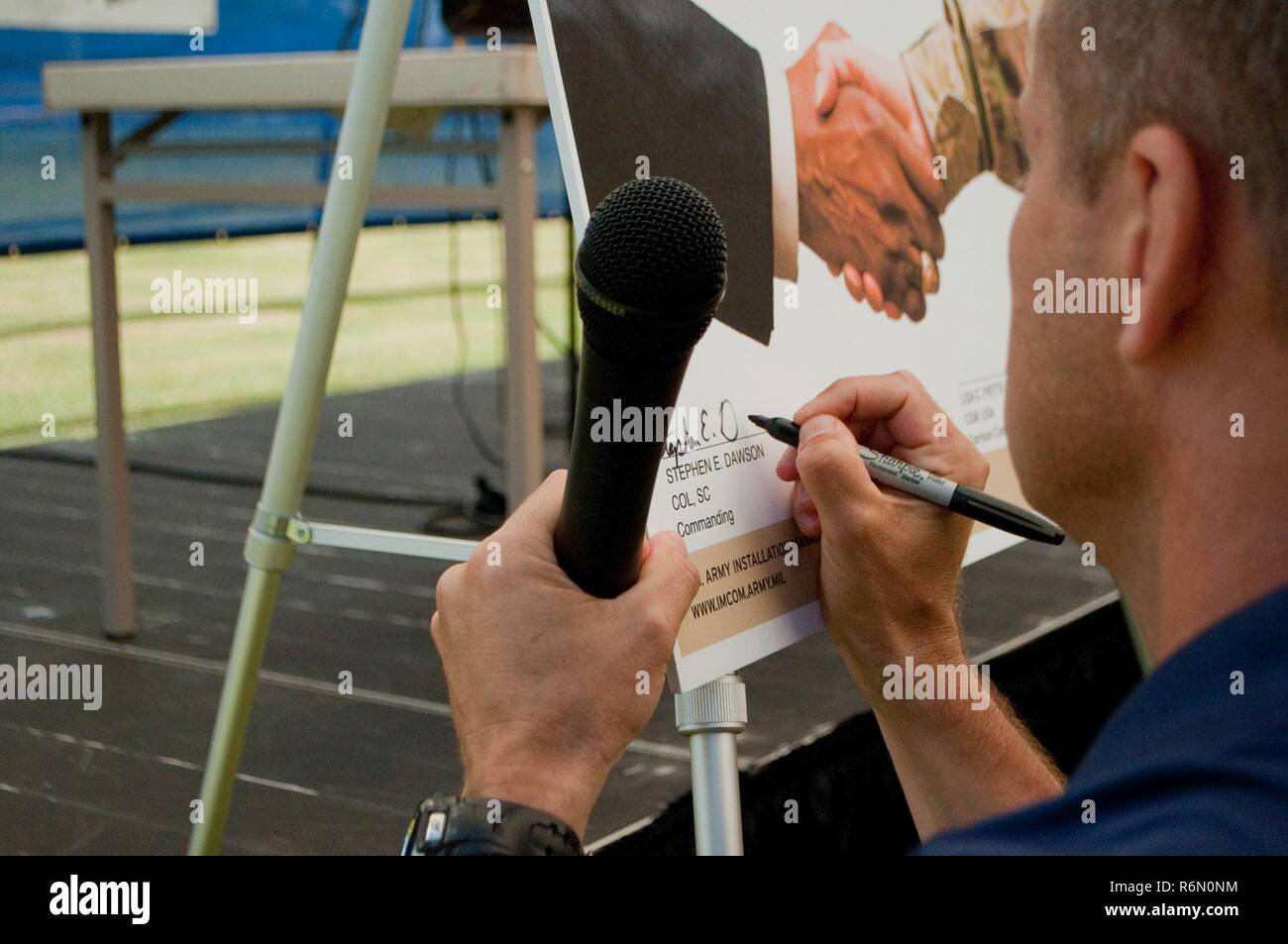 SCHOFIELD BARRACKS — Col. Stephen E. Dawson, garrison commander, U.S ...