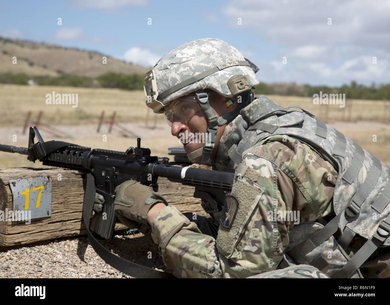 Army signal activity hi-res stock photography and images - Alamy
