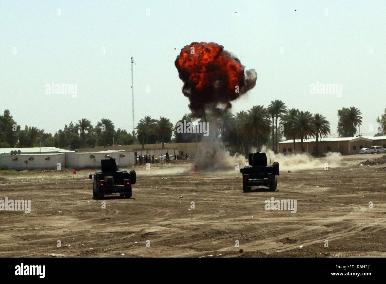 Us humvees in iraq hi-res stock photography and images - Alamy