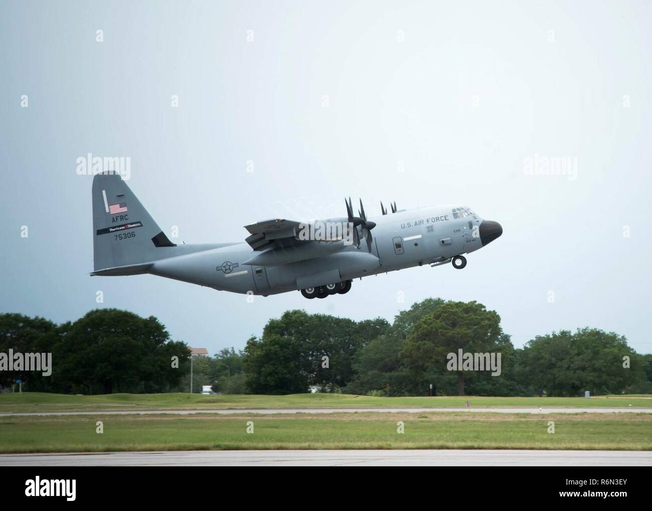 The Air Force Reserve's 53rd Weather Reconnaissance Squadron “Hurricane ...