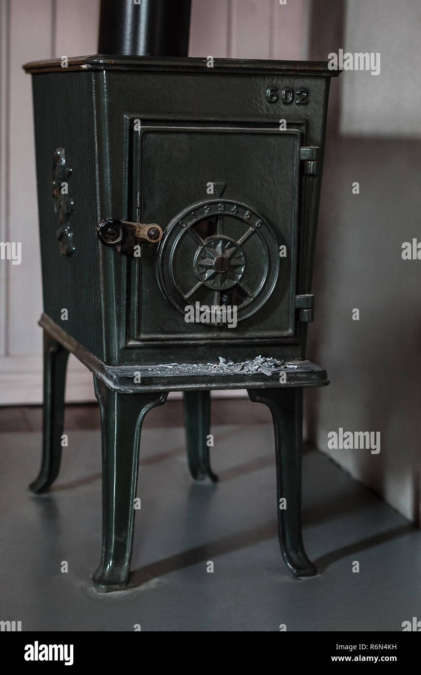 Old electric stove hi-res stock photography and images - Alamy