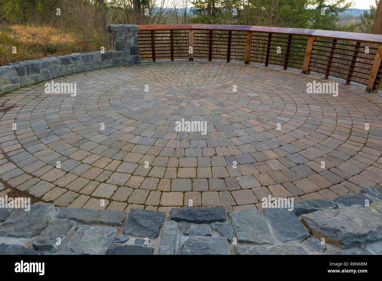 Garden Backyard Circular Brick Paver Patio Stock Photo - Alamy