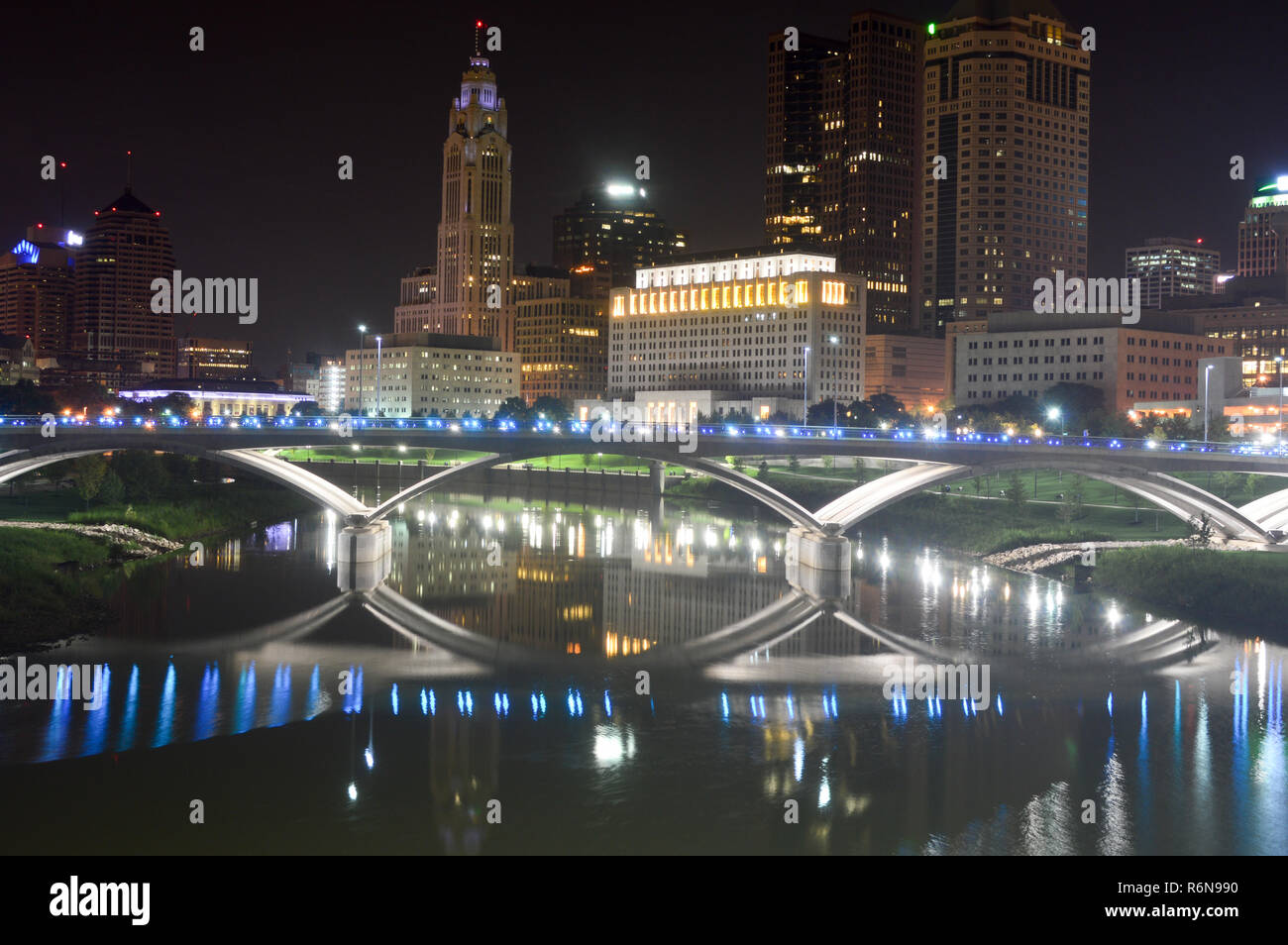 Columbus, Ohio - USA - August 28, 2016: The Scioto River and Columbus ...