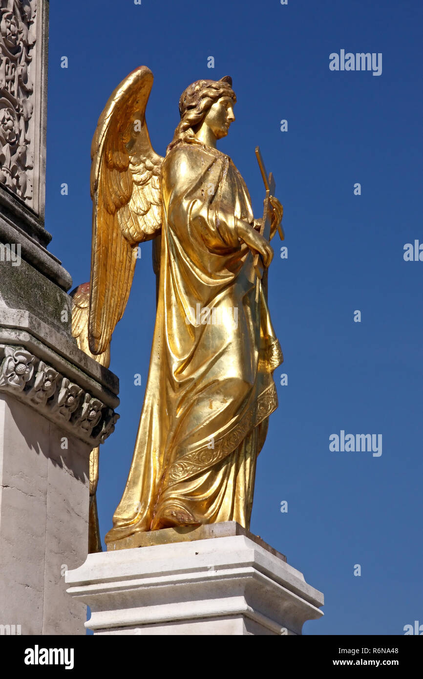 Statue of angel Stock Photo - Alamy