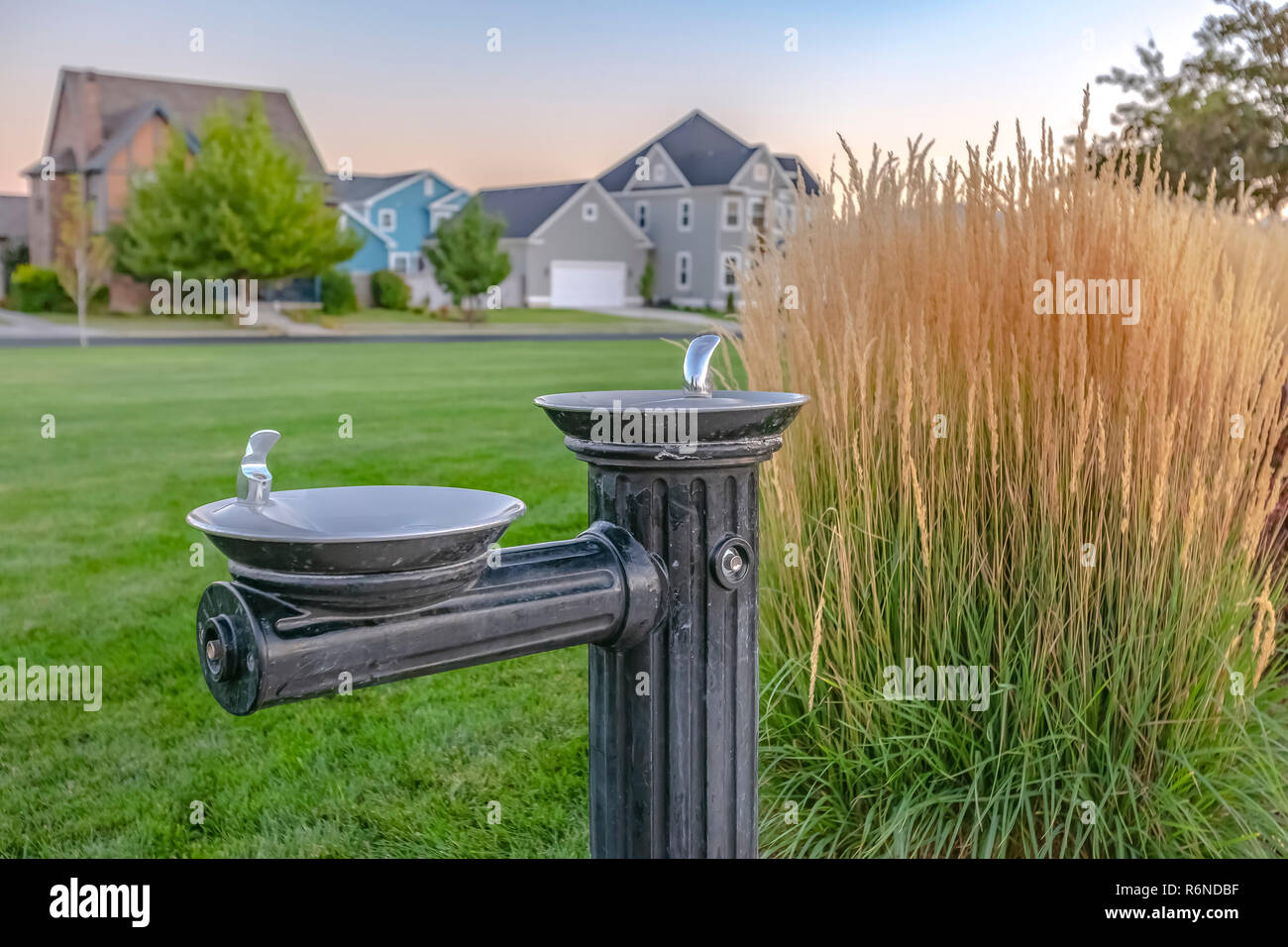 Park drinking fountain hi-res stock photography and images - Alamy