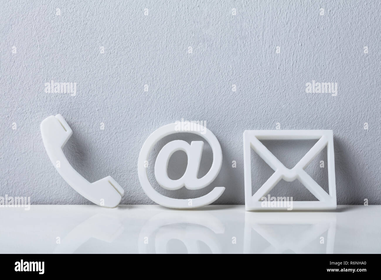 Phone sign icon support hi-res stock photography and images - Alamy