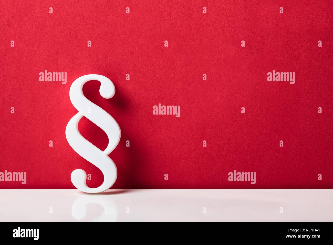 Close-up Of A Paragraph Symbol Stock Photo - Alamy