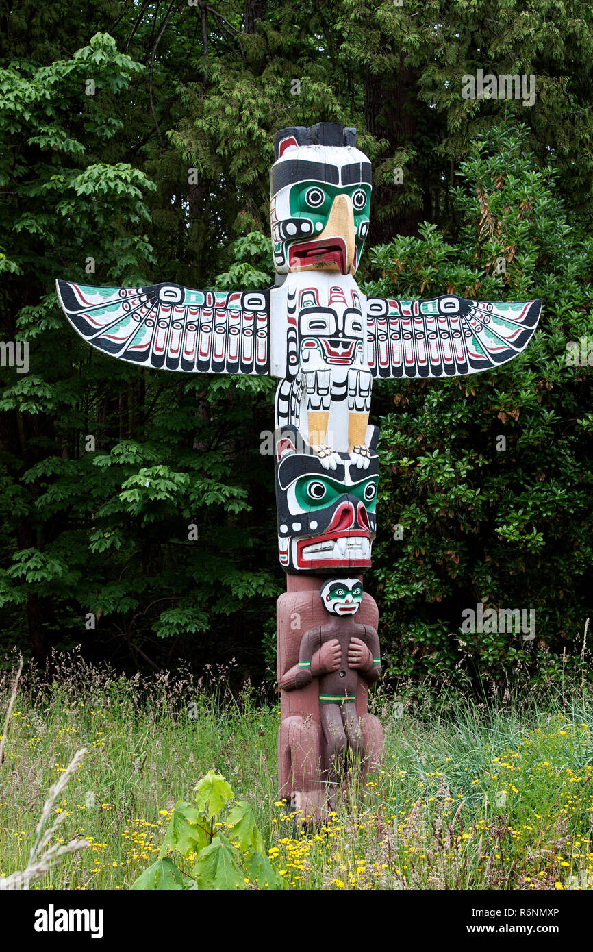 eagle totem tribal ancient symbol tradition colorful Stock Photo - Alamy