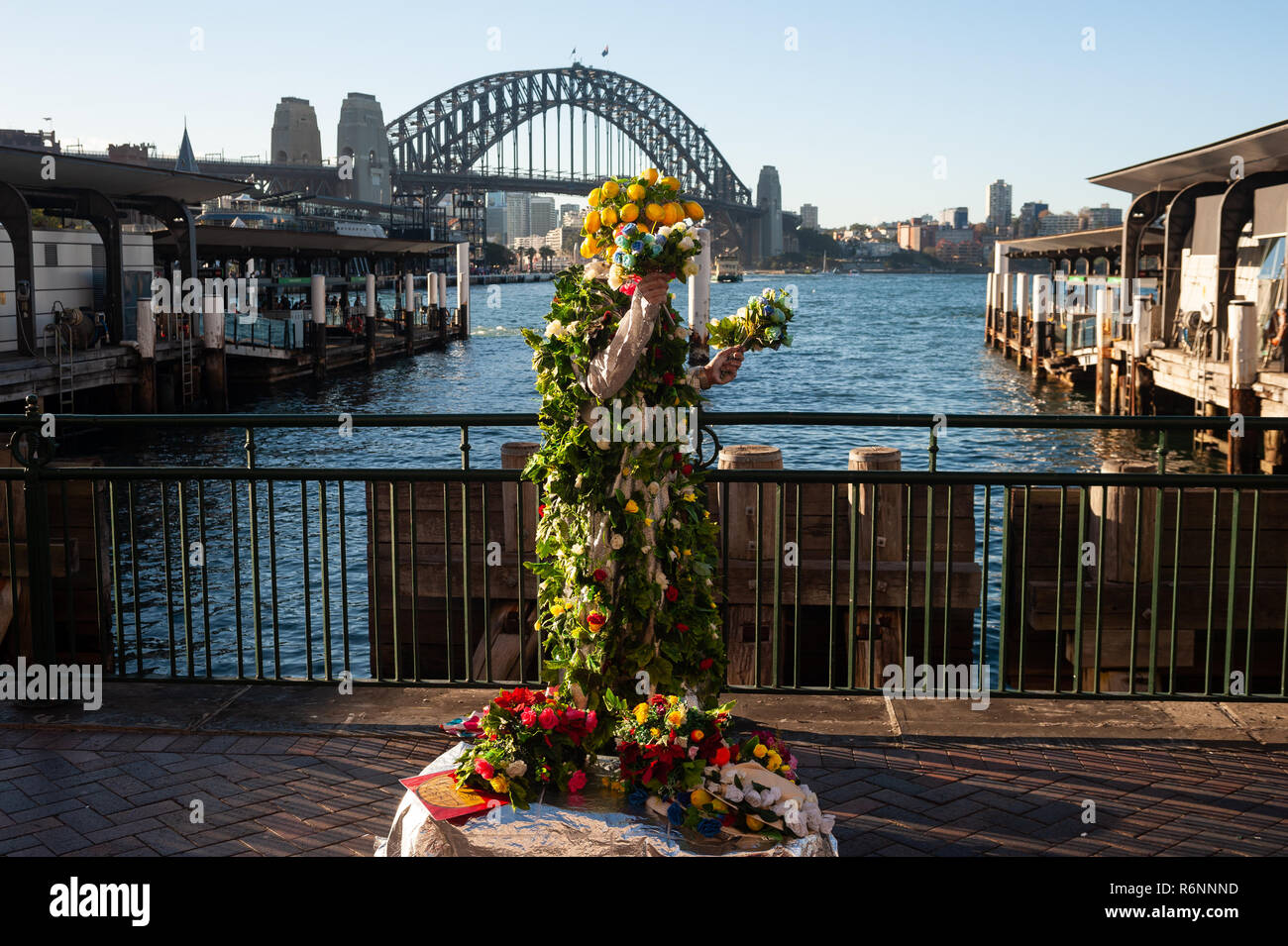 06.05.2018, Sydney, New South Wales, Australia - A street performer is ...
