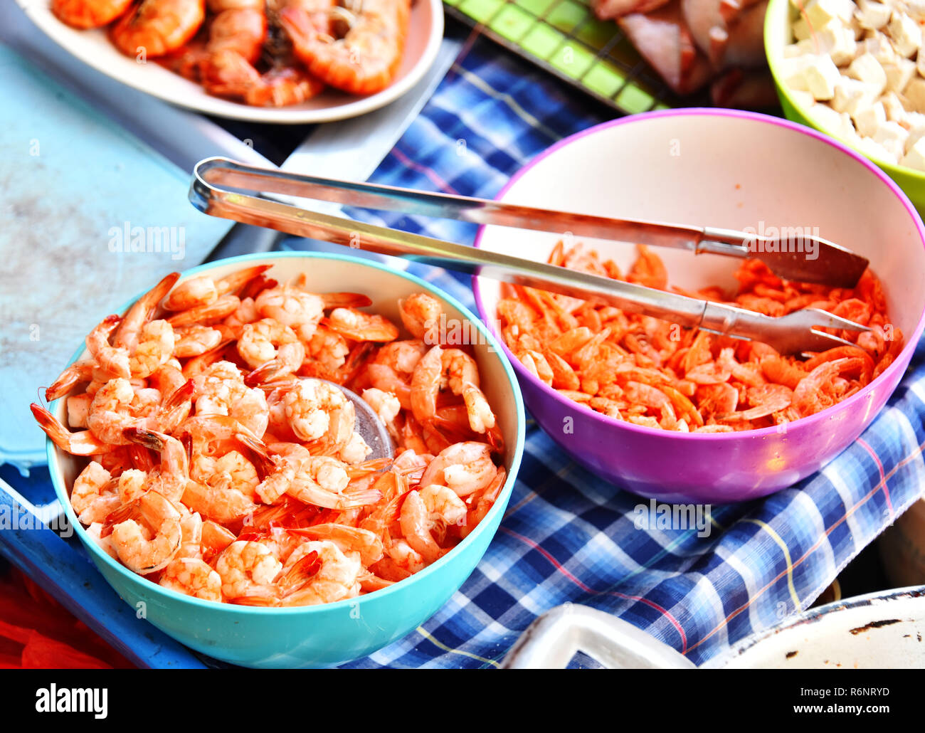 Prawn food in the street restaurant in Thailand Stock Photo - Alamy