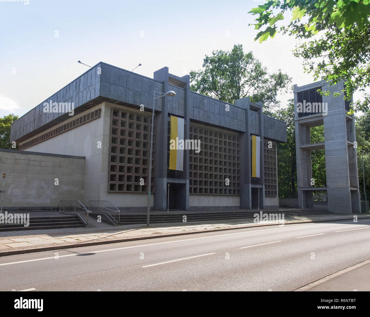 Ddr school building hi-res stock photography and images - Alamy