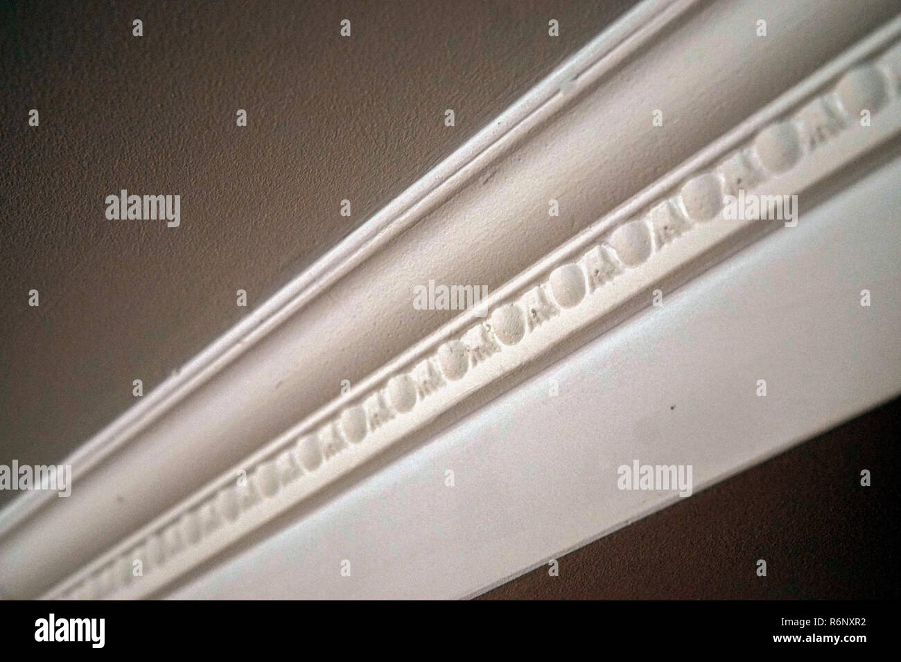 Ceiling plinth hi-res stock photography and images - Alamy