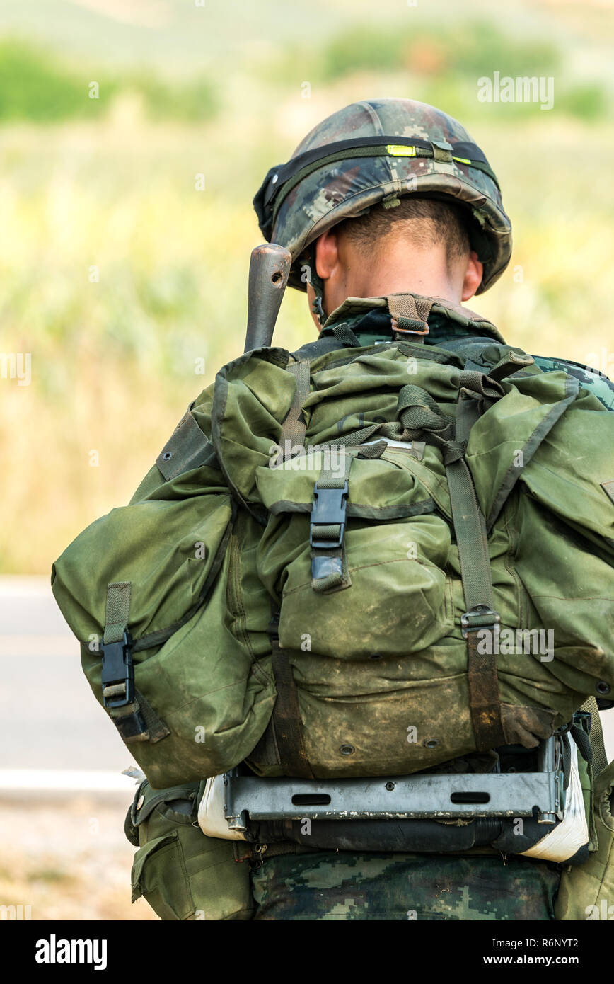 Soldier ready for war combat Stock Photo - Alamy