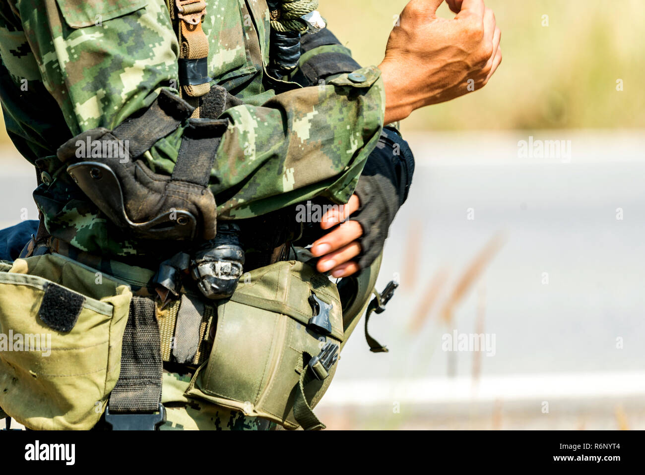 Soldier ready for war combat Stock Photo - Alamy