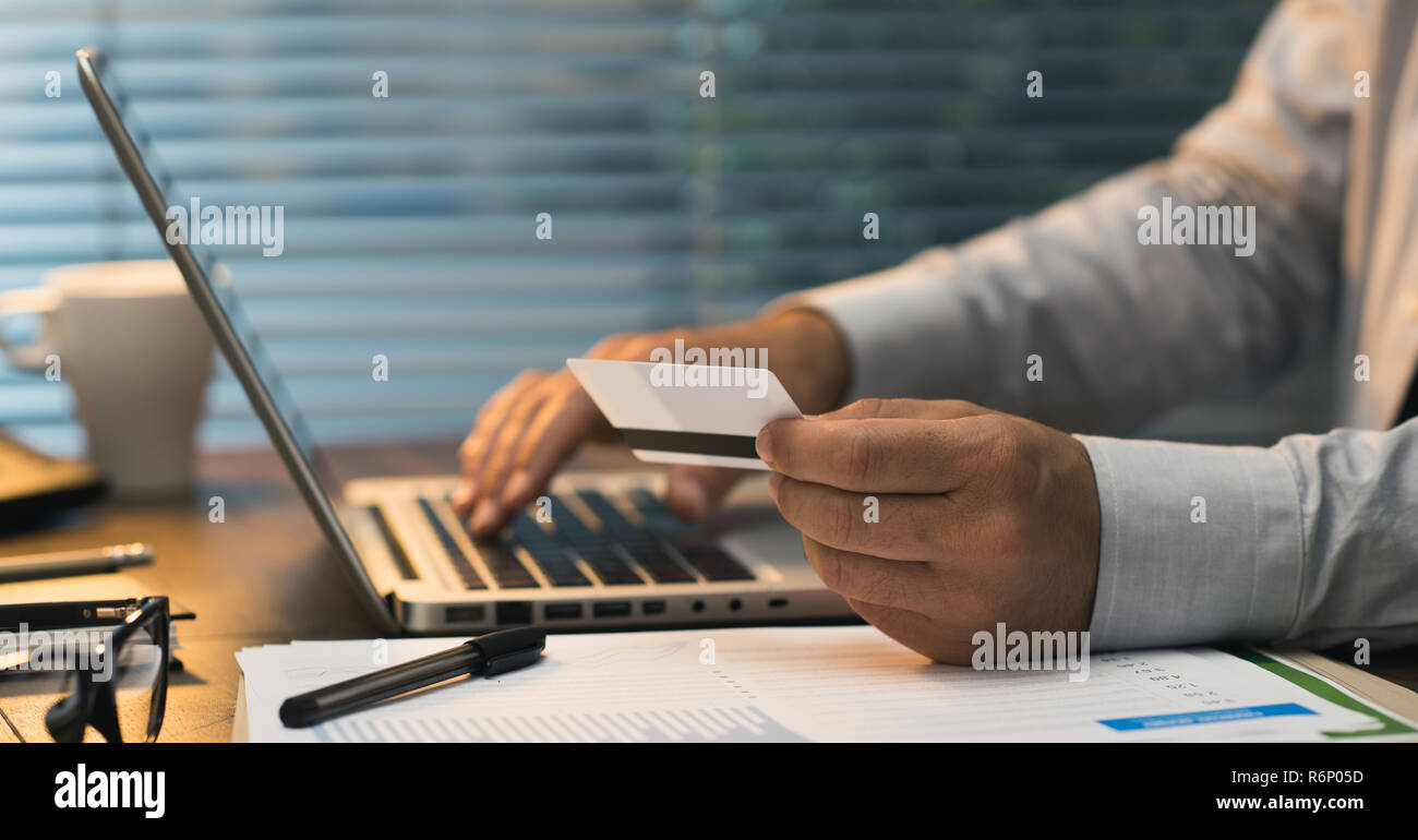 Nighttime ecommerce hi-res stock photography and images - Alamy