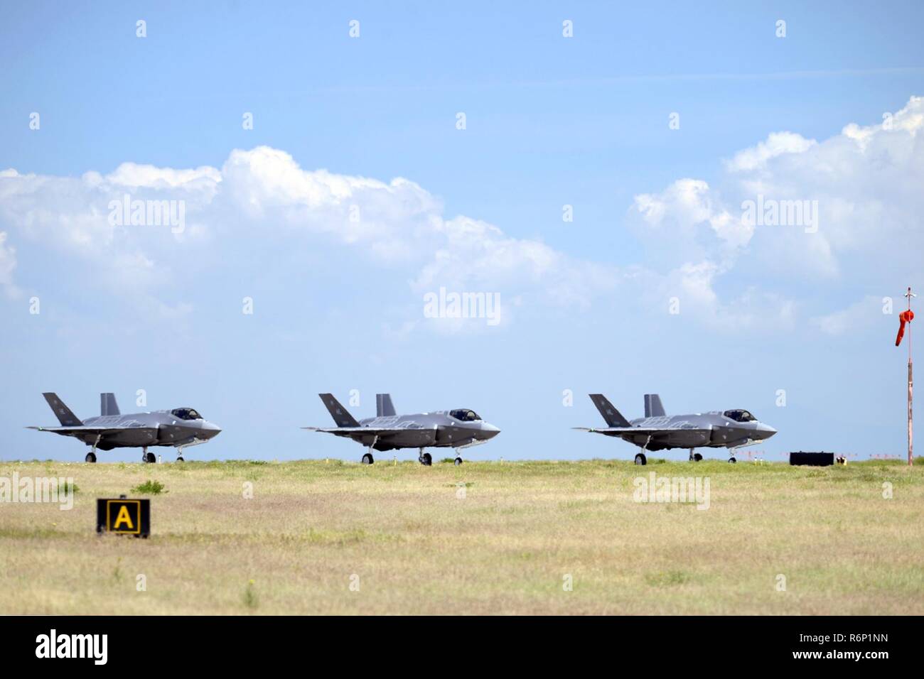 Autonomic logistics information system hi-res stock photography and ...