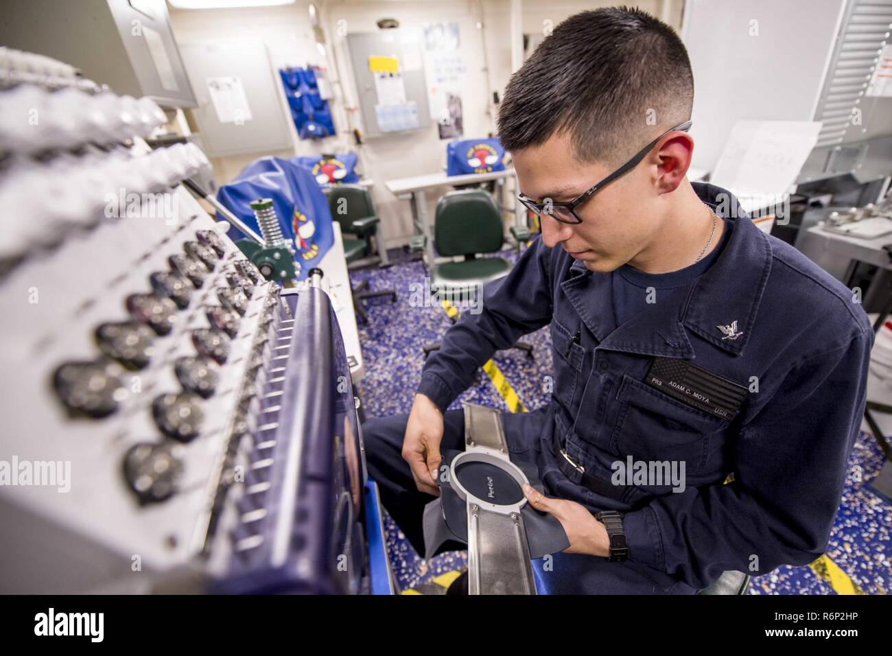 Paraloft hi-res stock photography and images - Alamy