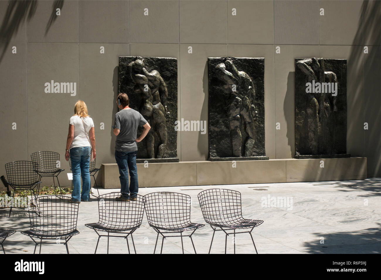 Manhattan sculpture exhibit display hi-res stock photography and images ...