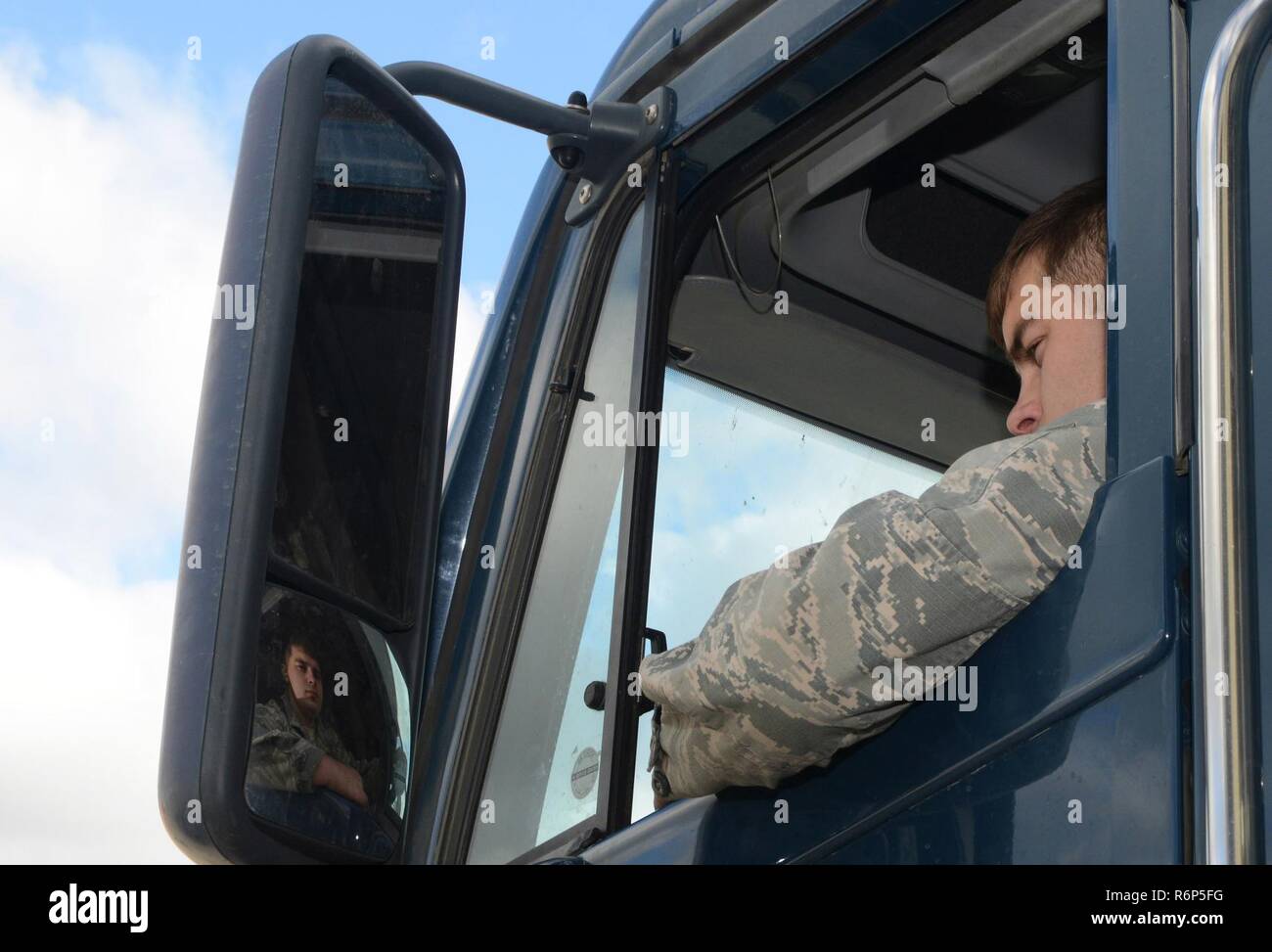 Missile maintenance team hi-res stock photography and images - Alamy
