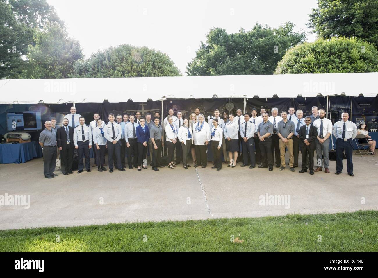 Pentagon courtyard hi-res stock photography and images - Alamy