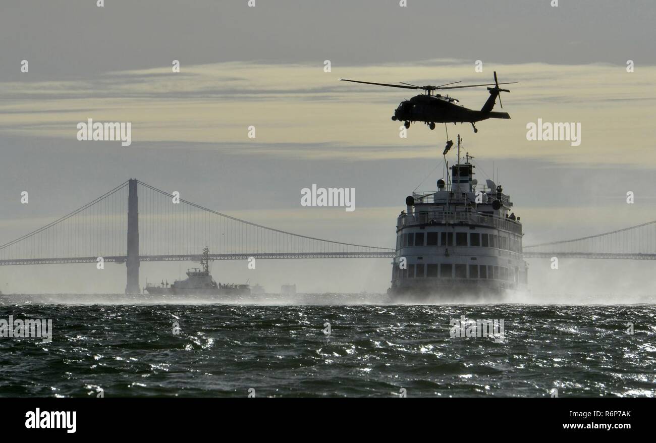 Coast Guard crewmembers from Maritime Safety and Security Team 91109 ...
