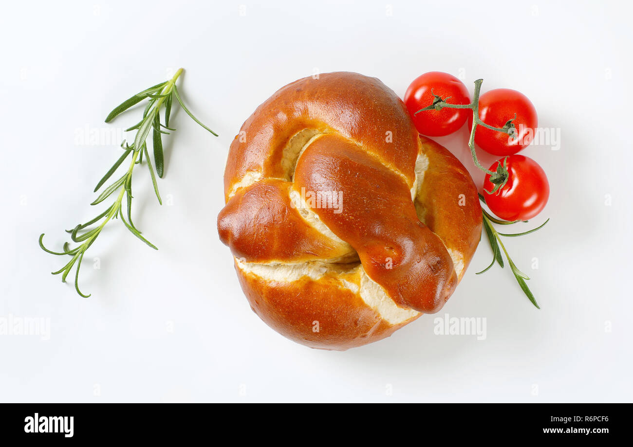 Knot shaped dinner roll Stock Photo - Alamy