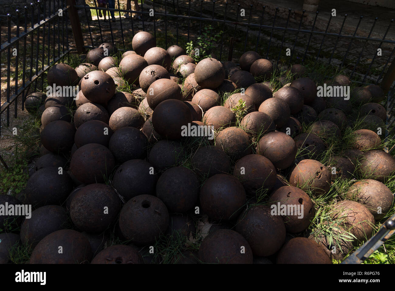 Old iron cannon balls hi-res stock photography and images - Alamy