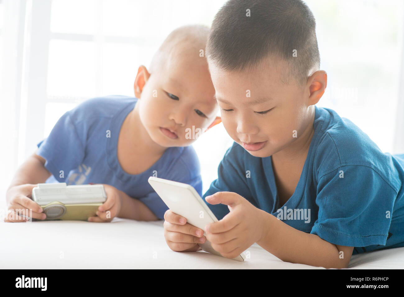 Children addicted to smart phone Stock Photo - Alamy