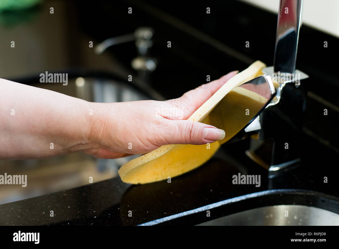 Dishwashing sinks hi-res stock photography and images - Alamy