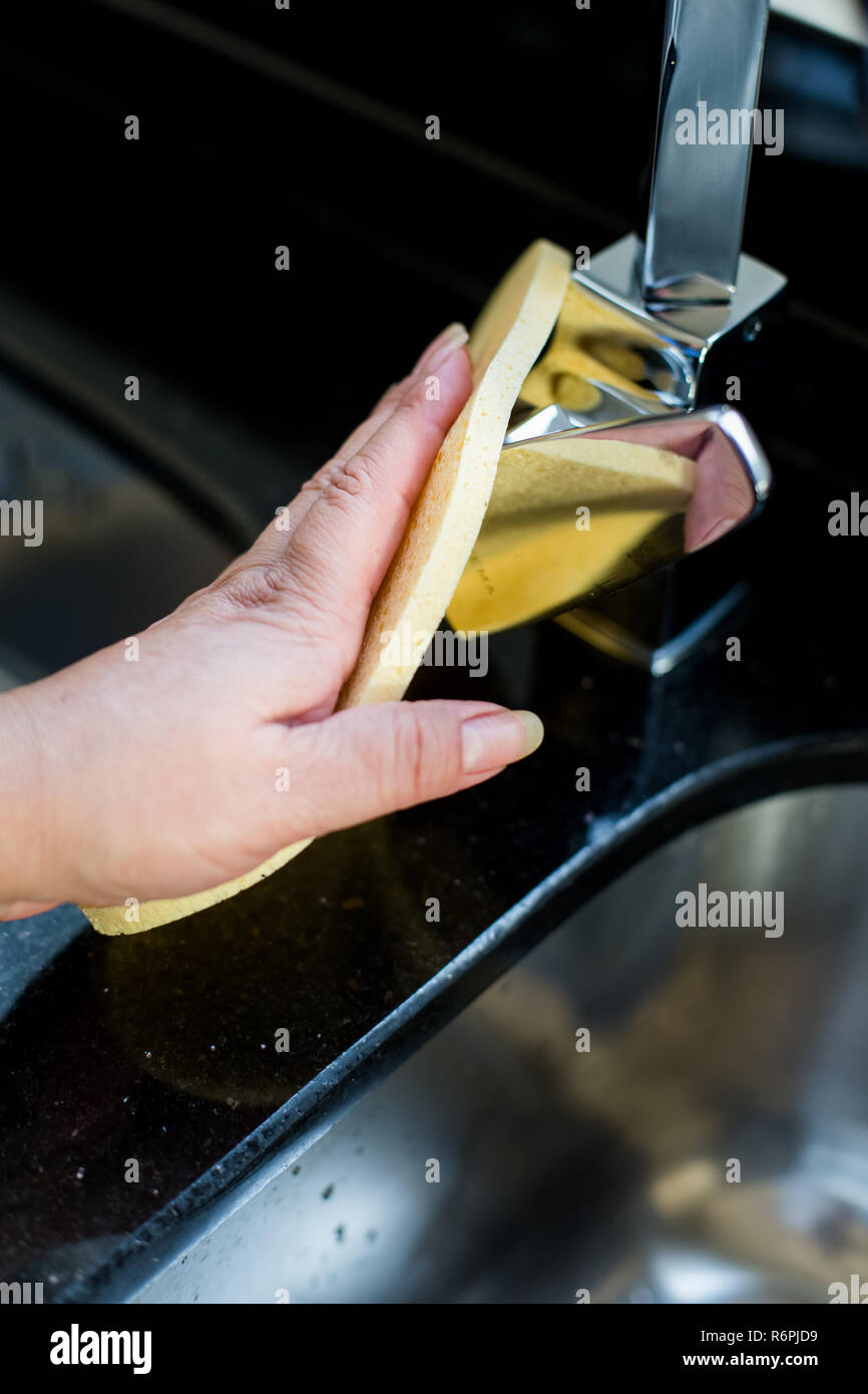 Dishwashing sinks hi-res stock photography and images - Alamy