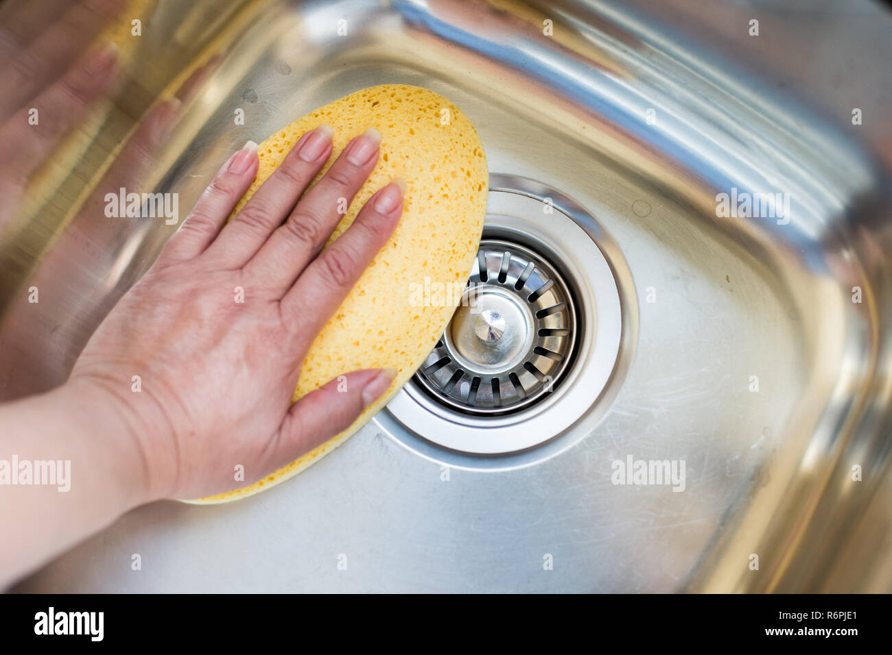 Dishwashing sinks hi-res stock photography and images - Alamy