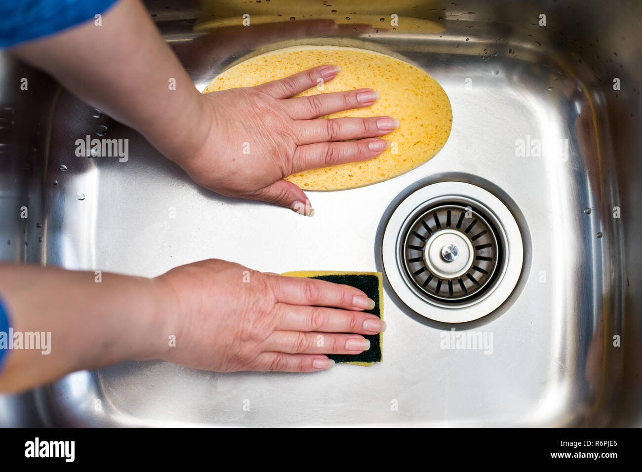 Dishwashing sinks hi-res stock photography and images - Alamy