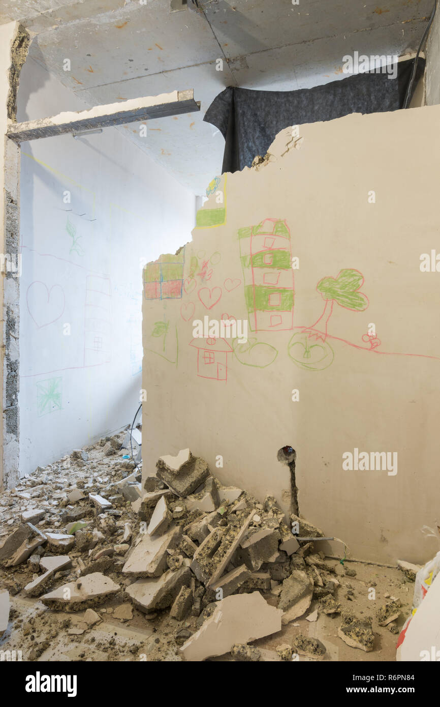 Dismantling the interior partition with passage to the room, in a new ...