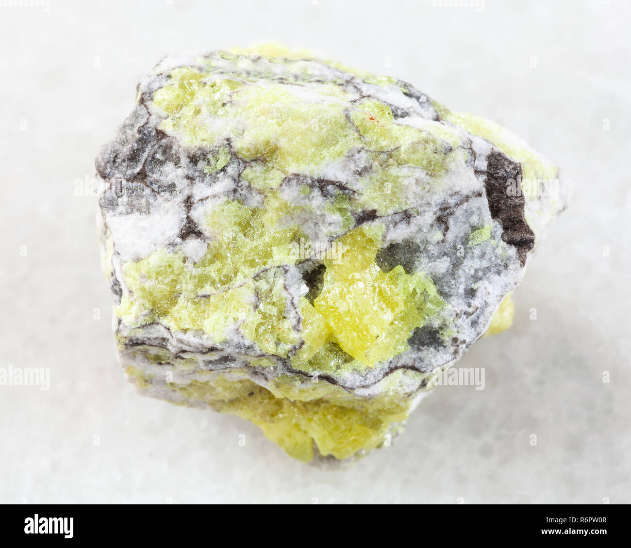 Rough crystal sulphur stone hi-res stock photography and images - Alamy