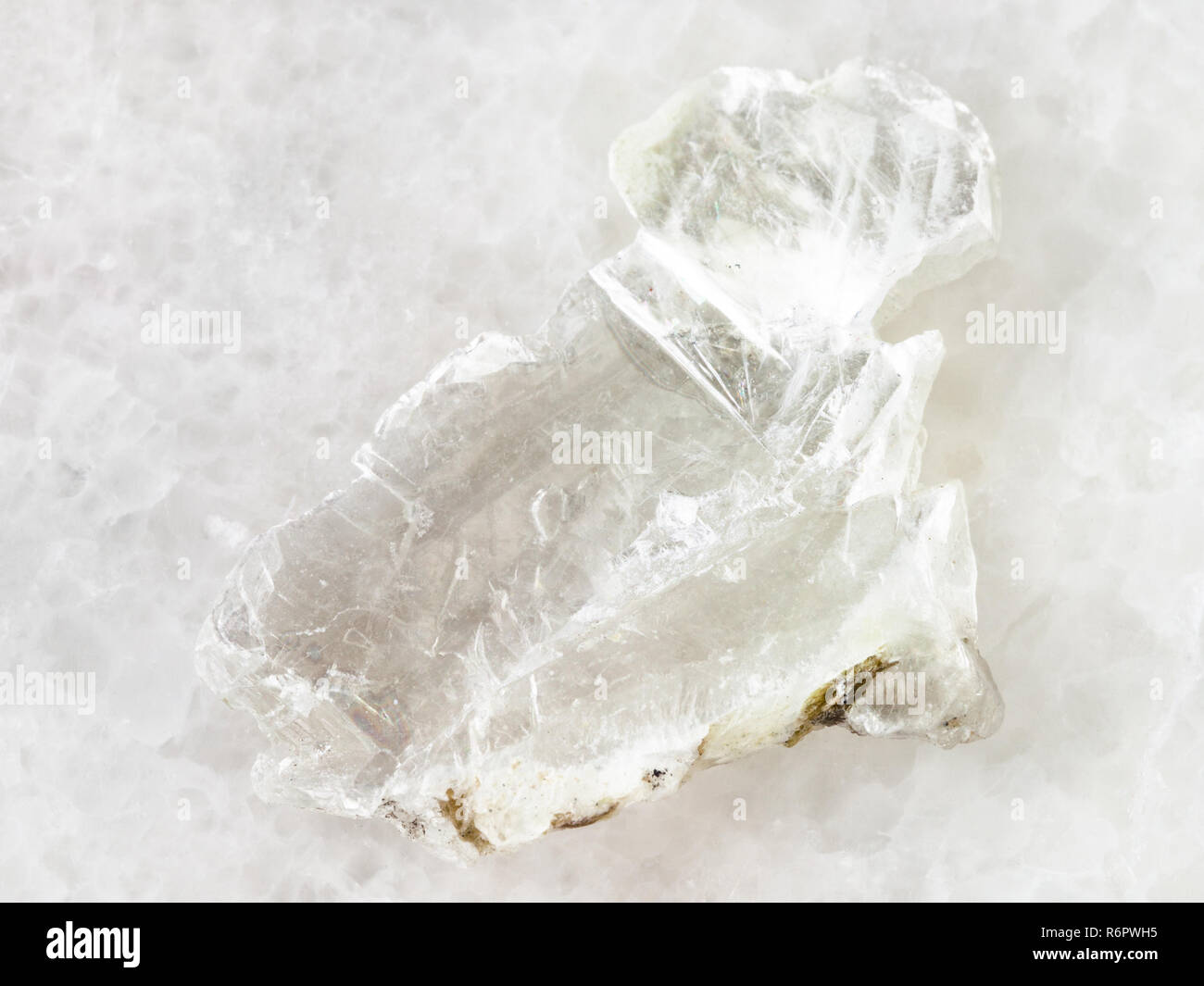 raw layer of Brucite stone (Magnesium oxide ore Stock Photo - Alamy