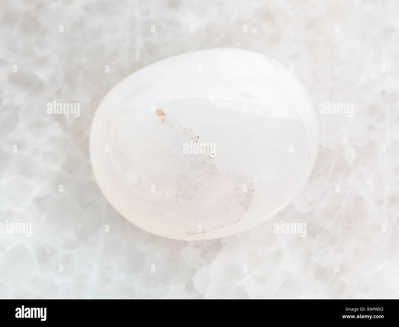 Milky quartz hi-res stock photography and images - Alamy