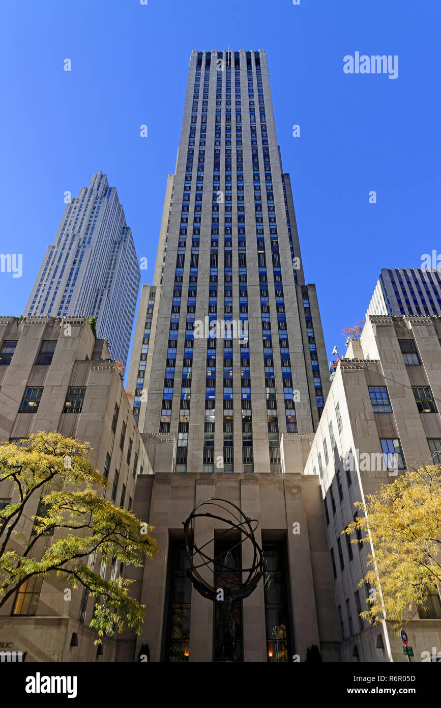 Low angle view rockefeller hi-res stock photography and images - Alamy