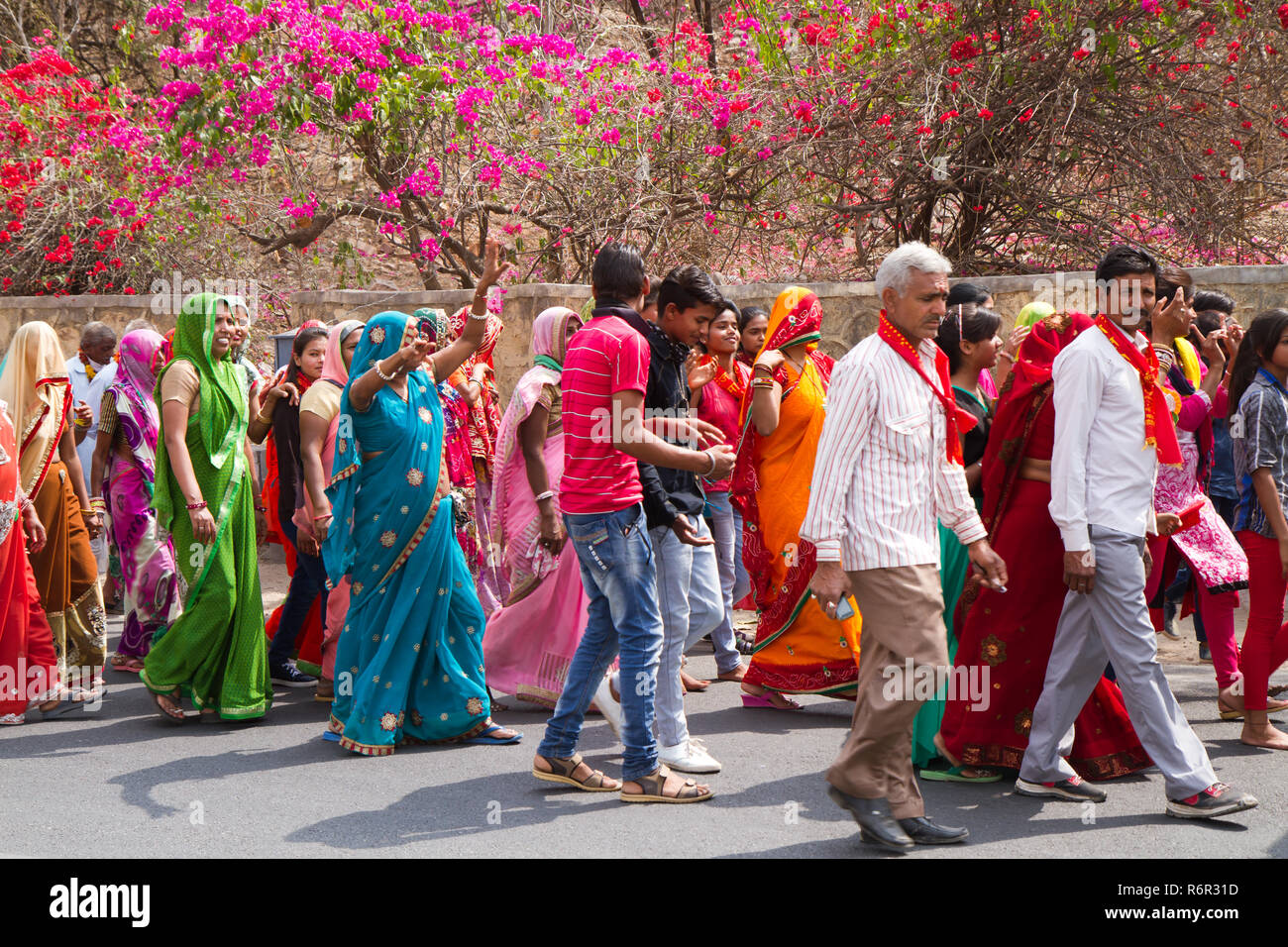 colorful people dressed in traditional way in india Stock Photo - Alamy