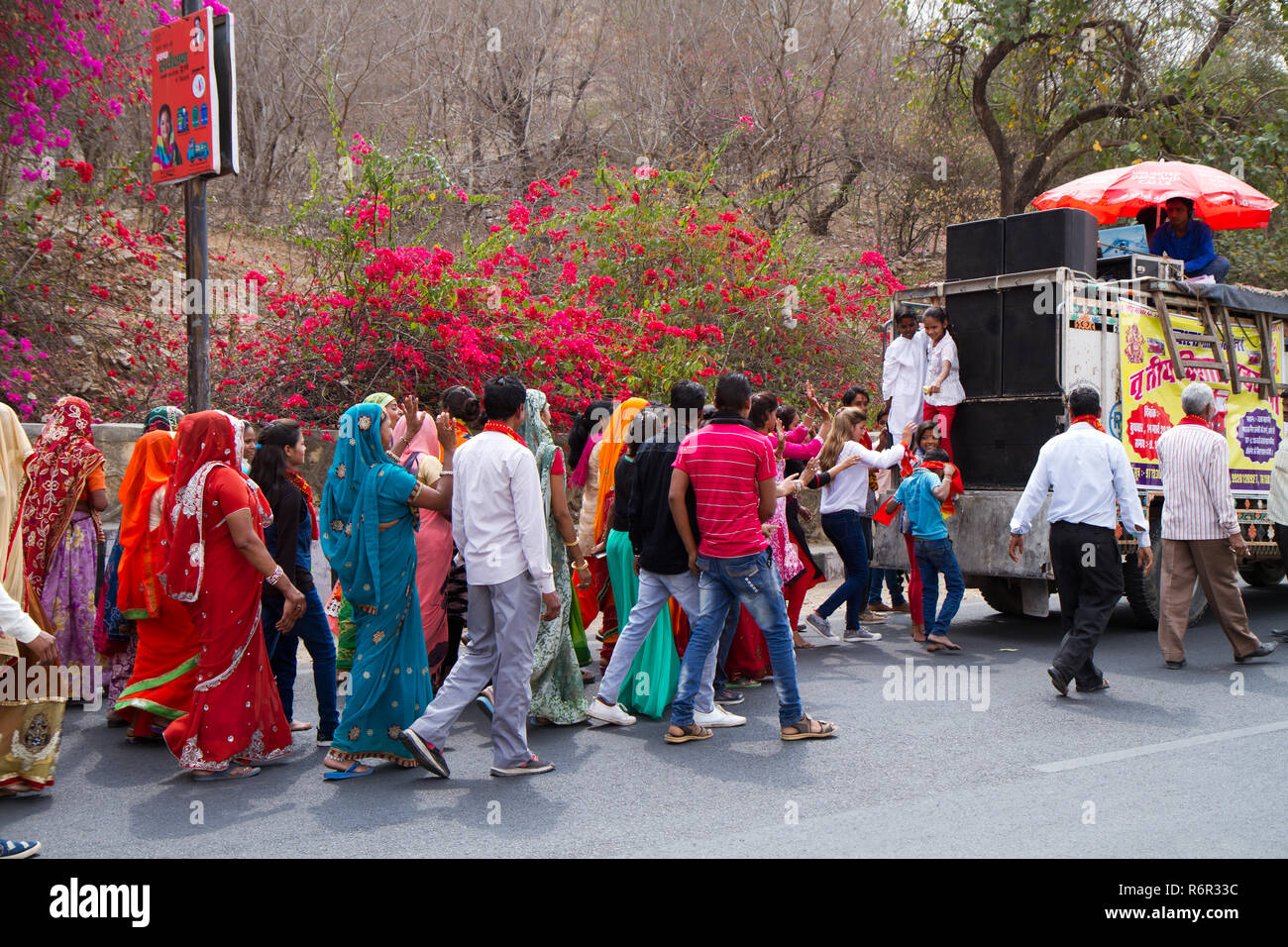 colorful people dressed in traditional way in india Stock Photo - Alamy
