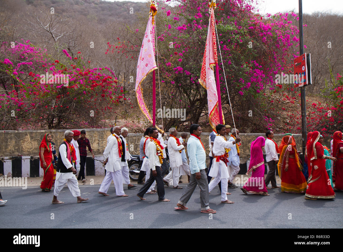 colorful people dressed in traditional way in india Stock Photo - Alamy