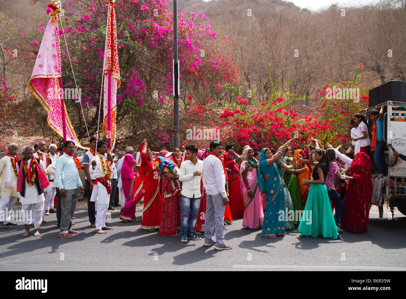 colorful people dressed in traditional way in india Stock Photo - Alamy