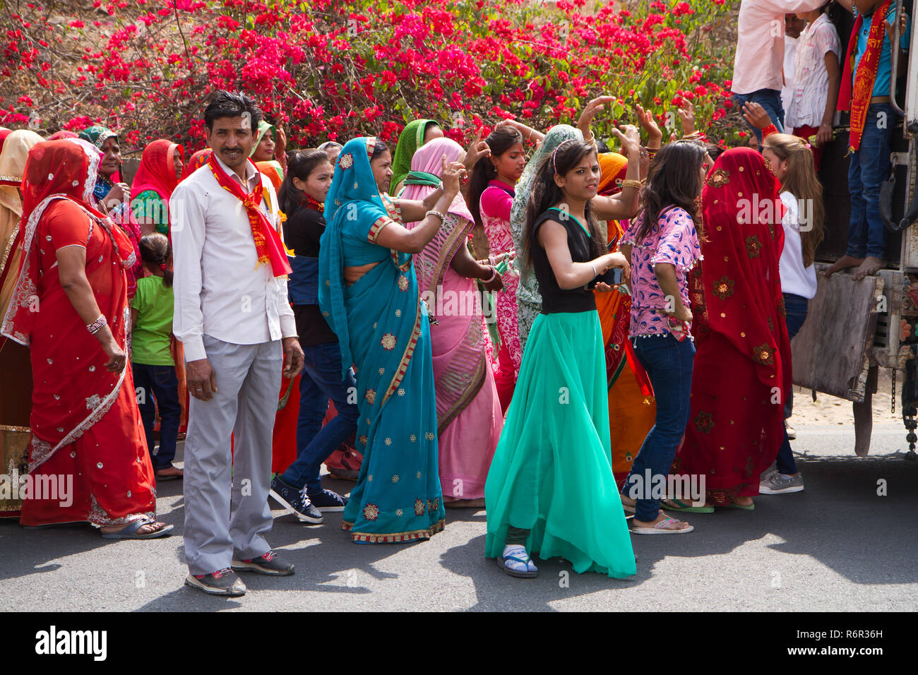 colorful people dressed in traditional way in india Stock Photo - Alamy