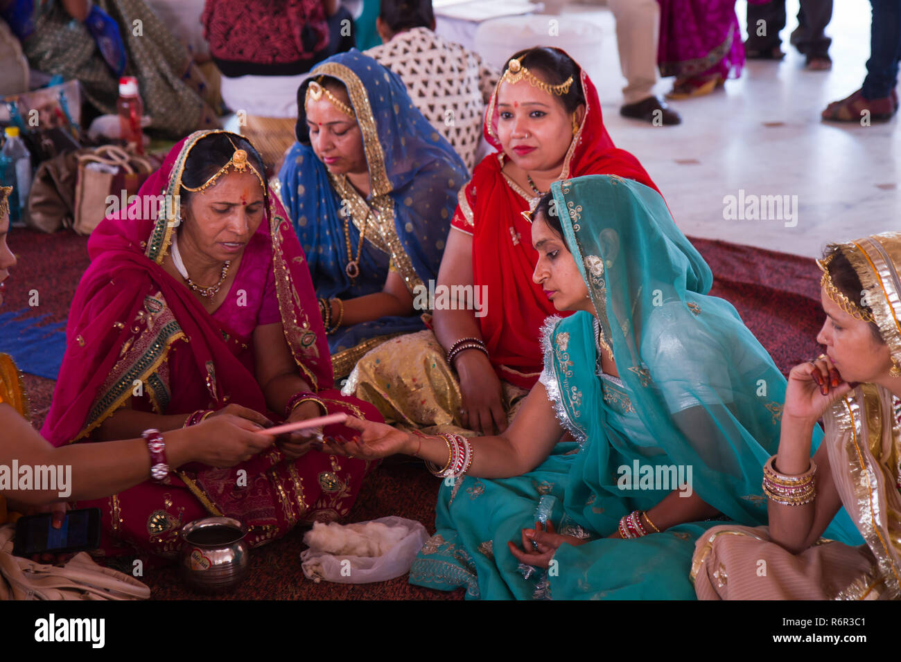 colorful people dressed in traditional way in india Stock Photo - Alamy