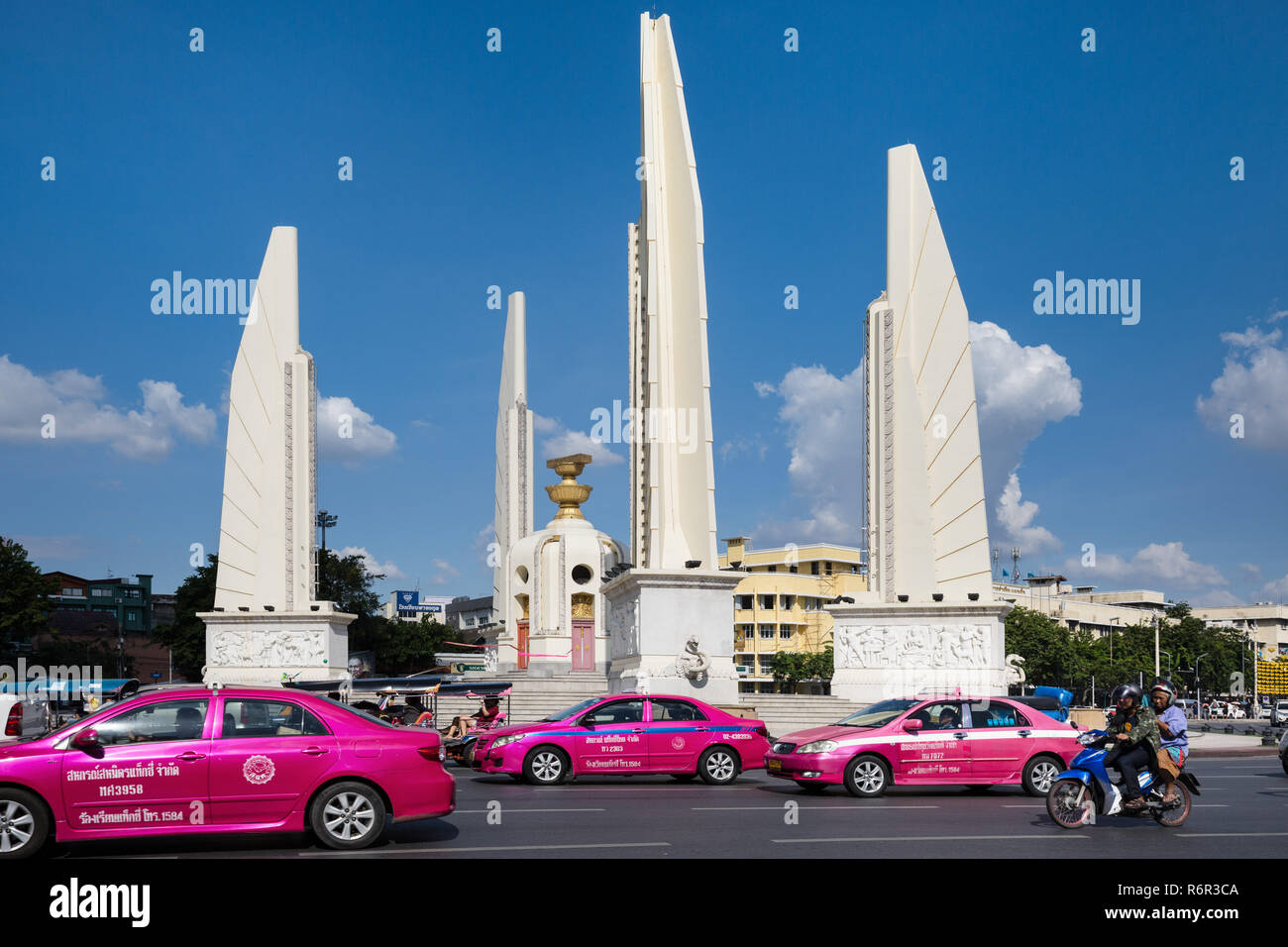 Sculpture on roundabout hi-res stock photography and images - Alamy