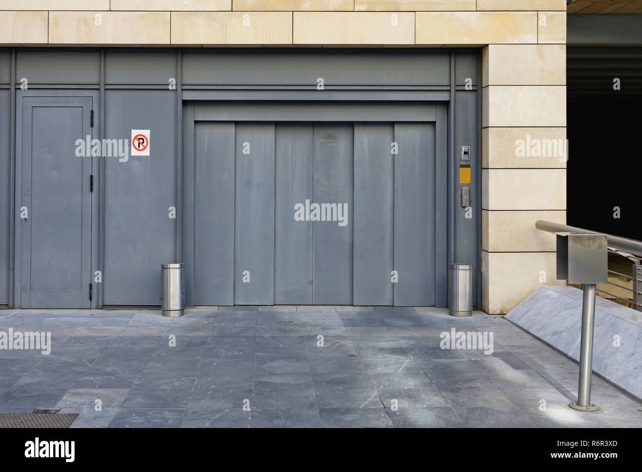 Elevator garage hi-res stock photography and images - Alamy