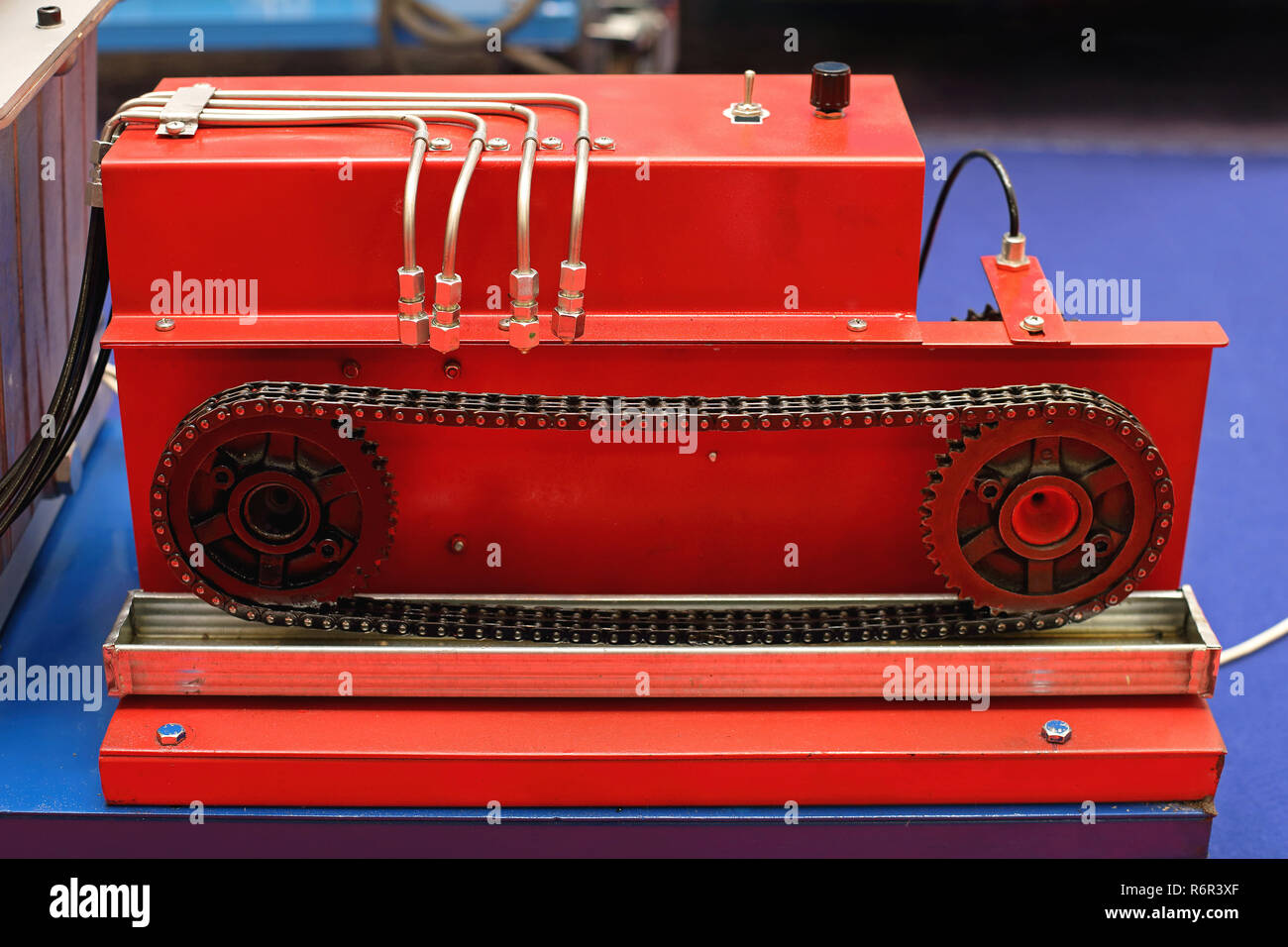 Chain drive machine with automated oil lubrication hi-res stock ...