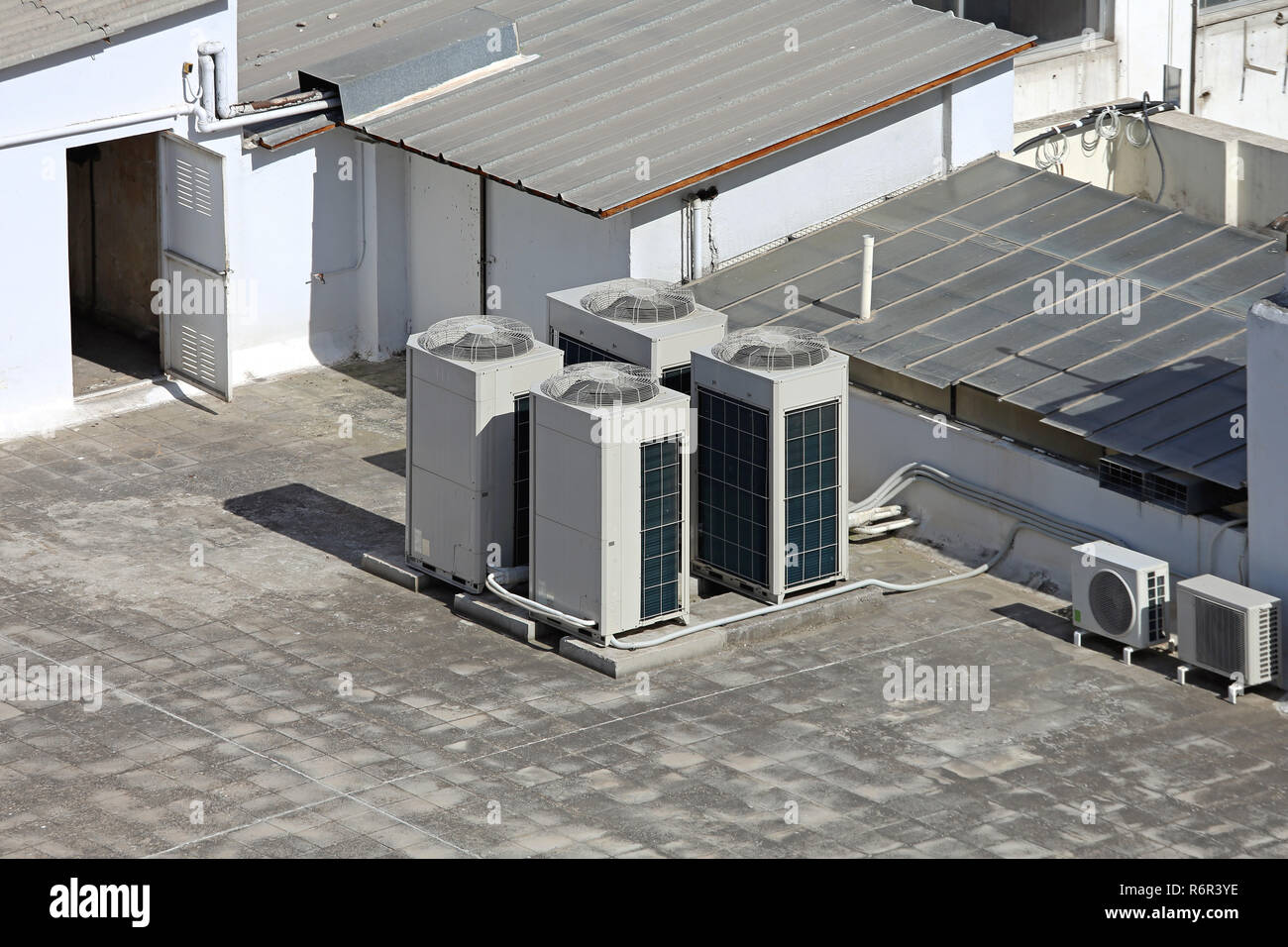 Rooftop air conditioners hi-res stock photography and images - Alamy